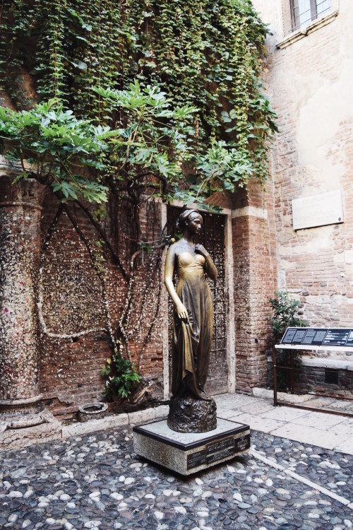 Juliet's Balcony and Juliet's Wall for the Broken-Hearted in Verona