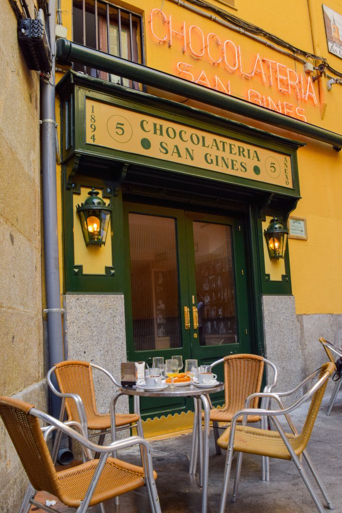 Chocolate con Churros at the Chocolatería San Ginés in Madrid