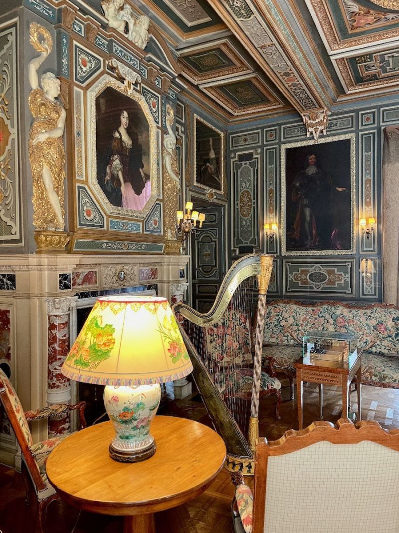 Visiting Château de Cheverny: A 17th Century Loire Valley Castle