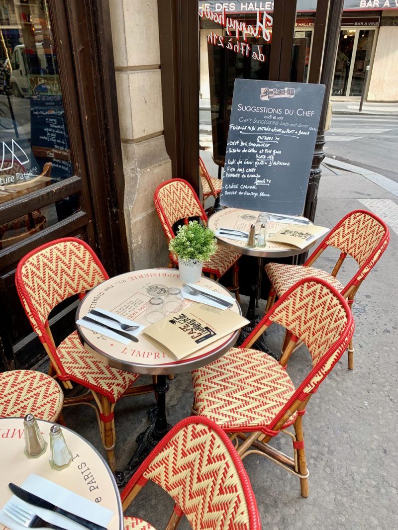 How Do Cafés Work in Paris?