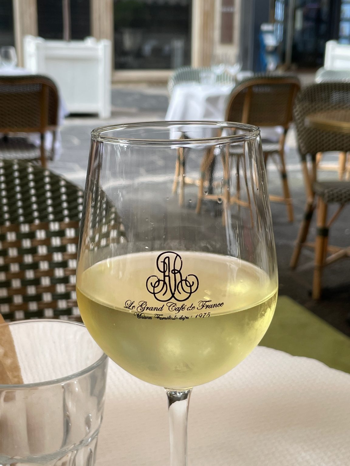 French Café Etiquette: Essential Manners and Local Customs