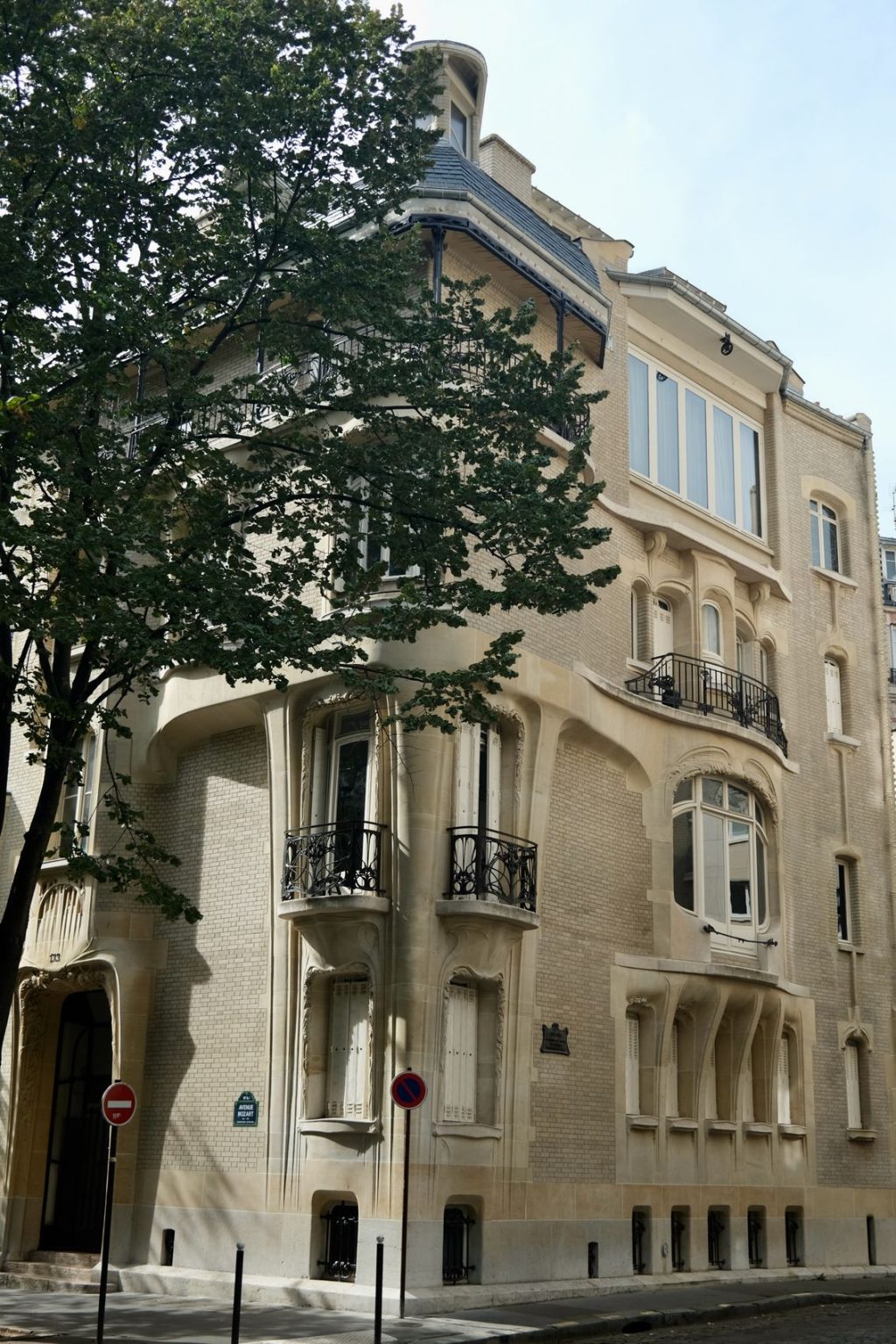 Hôtel Guimard: Architect Hector Guimard's Former Home in Paris