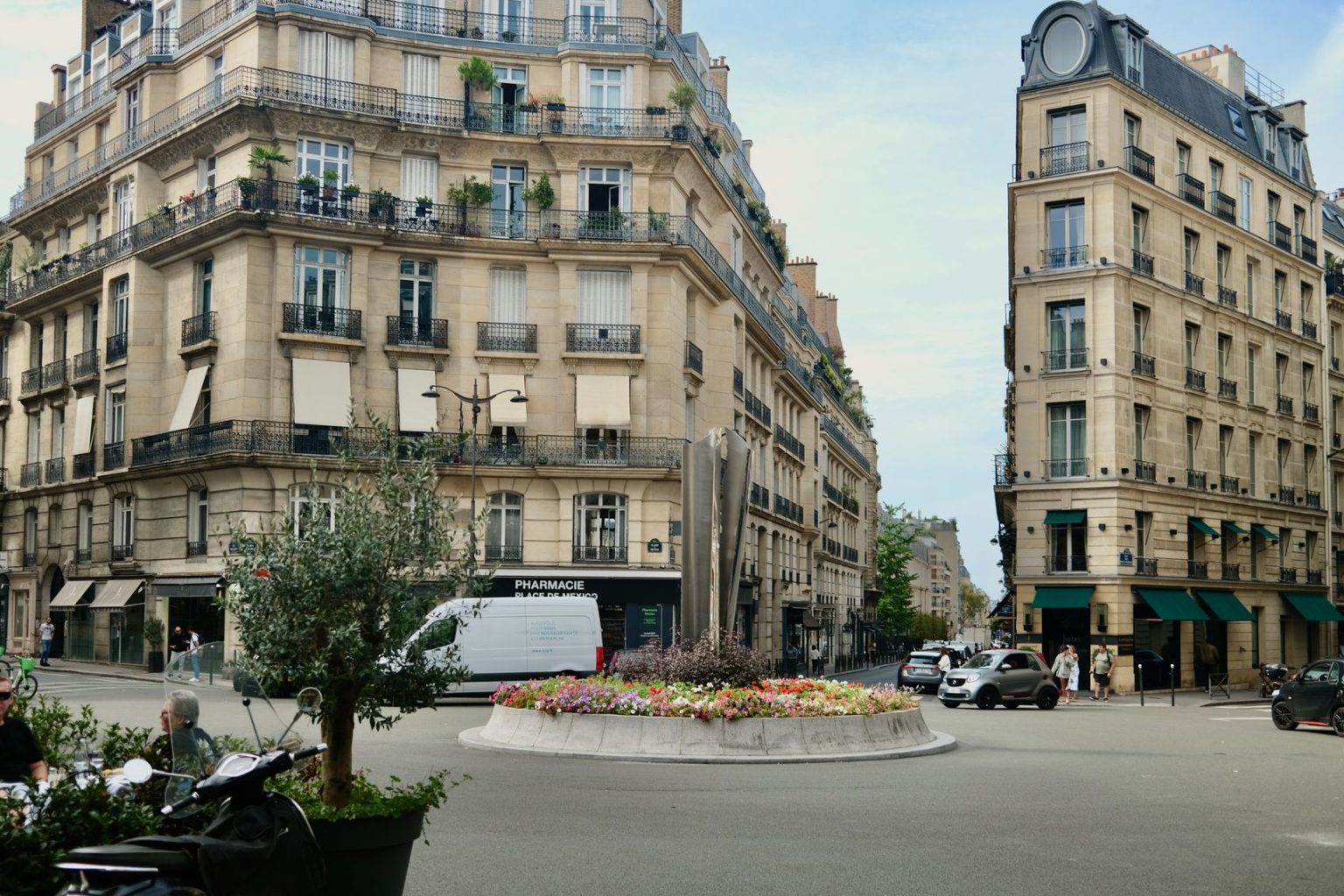 12 Most Beautiful Public Plazas & Squares in Paris